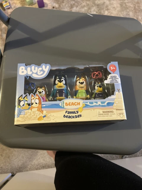 BLUEY BEACH FAMILY Day Out Playset Bluey Bingo Chilli Bandit £20.00 ...
