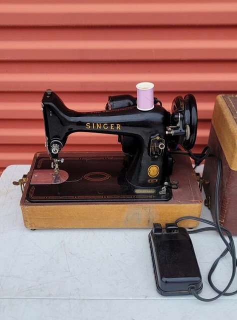 VINTAGE SINGER SEWING Machine 99- with Foot Controller, Light & Case £ ...