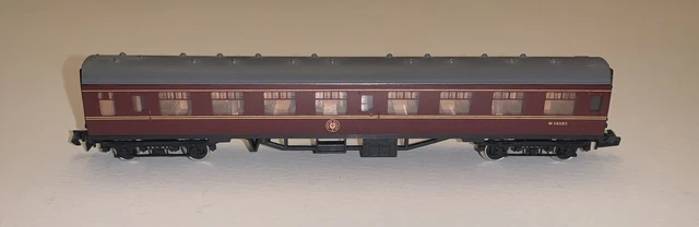 GRAHAM FARISH (0681) Mk1 2nd Class Corridor Coach 'M24583' in BR Maroon ...
