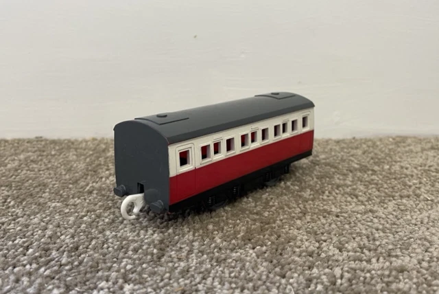 TOMY TRACKMASTER PLARAIL Thomas And Friends red express coach EUR 22,93 ...