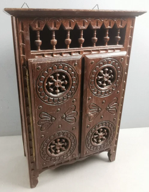 MOBILIER ANCIENNE ARMOIRE BRETONNE Miniature de Poupee BOIS Verni Ajoure J52 EUR 6,00 - PicClick FR