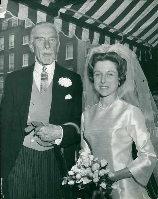 COLONEL SIR HENRY Abel Smith with his daughter. - Vintage Photograph ...
