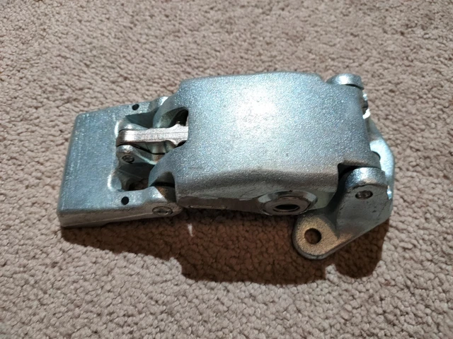 ORIGINAL IVECO DAILY ab Bj. 2014 Hecktür Scharnier Unten 5801528686 EUR ...