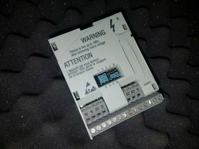 LENZE APLICACIÓN TIPO E82ZAFAC Módulo E82ZAFAC Application-I/O EUR 285 ...