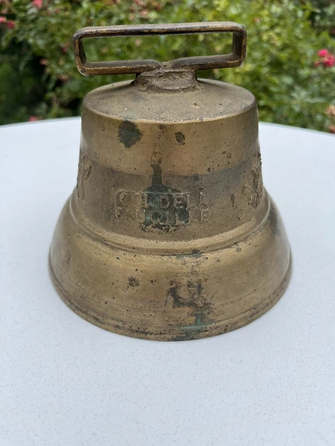 ANCIENNE ET SUPERBE Cloche de vache Sonnaille en Bronze col de la faucille AIN EUR 62,00 ...