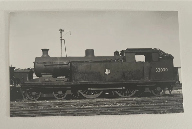 BR RAILWAY LOCOMOTIVE Photograph - 32030 Ebne Shed - A975 £3.50 ...