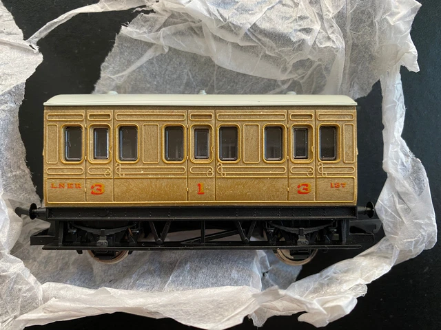 HORNBY LNER 4 Wheel 1st/3rd Class 'Teak' Coach No. 137, ex R1120 'The ...