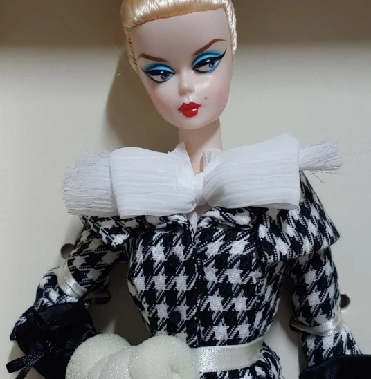Mattel Barbie Fashion Model Collecion Walking Suit Barbie Doll 2015