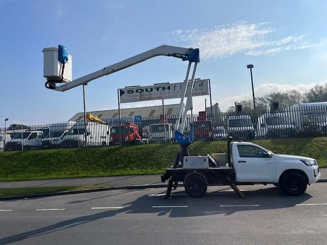 TOYOTA HILUX 4X4 Single Cab Cpl Mewp Cherry Picker 4K Miles ! 2023 @ £ ...