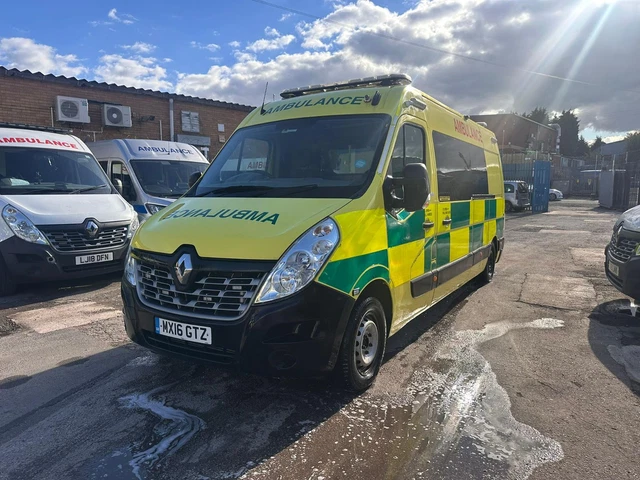 RENAULT MASTER 2.3 HDU Ambulance 16 Reg ULEZ Compliant £8,995.00 ...