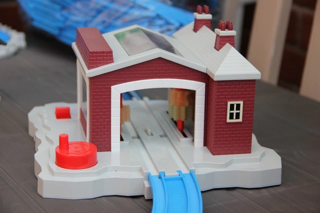 THOMAS THE TANK Tomy Engine wash & assortment of stations etc ~ lot 8 £ ...