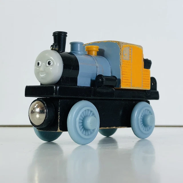 THOMAS THE TRAIN Bash Tank Engine Wooden Railway Friends Yellow Missing ...
