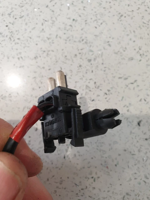 MERCEDES-BENZ W124 / W202 2 Pin connector block 0135458928 £14.99 ...