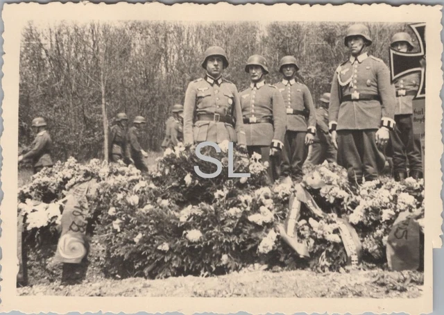 FOTO, MG.-BATL. 14, Beisetzung, Friedhof, Bar-le-Duc, Frankreich, 1942 ...