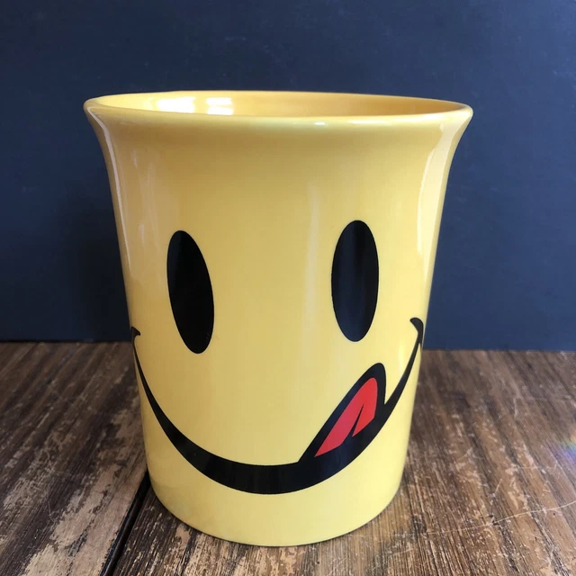 SMILEY FACE WITH Tongue Joe Boxer Yellow Large Coffee Cup Mug EUC £14. ...