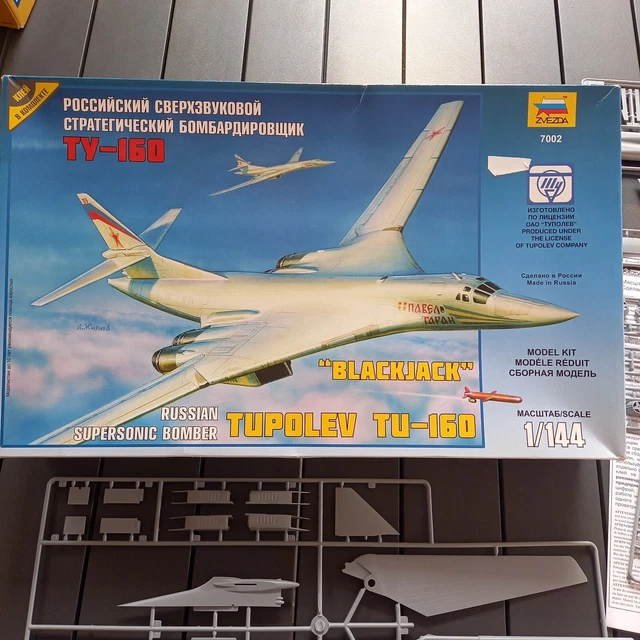 TUPOLEV TU-160 RUSSIAN Supersonic Bomber 1:144 Plastique Model Kit ...