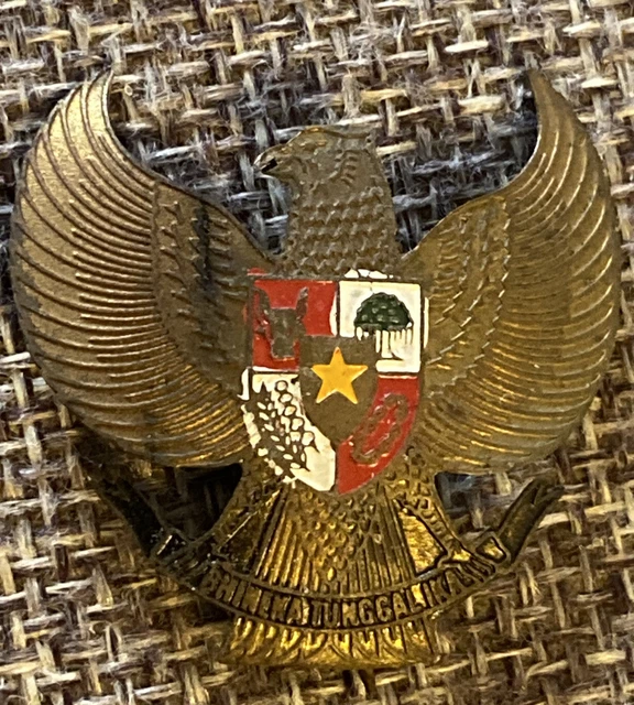 VINTAGE OLD BADGE Pin Eagle Design Bird Indonesian Garuda Bhinneka ...