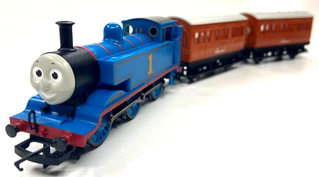 HORNBY THOMAS THE Tank & Friends + Annie & Clarabel Oo Train £0.99 ...