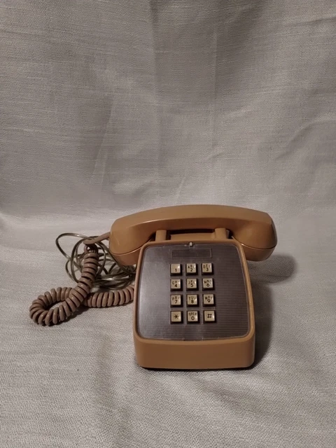 VINTAGE BEIGE TOUCH-TONE Landline Telephone - Retro 1970s/1980s AT&T ...