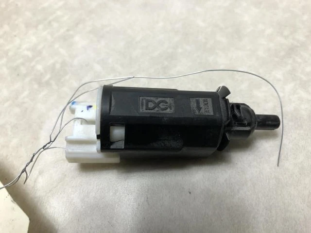 CONTACTEUR FEU STOP RENAULT TWINGO 3 PHASE 1 253205115R EUR 15,00 ...