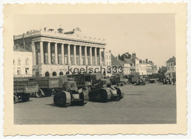 FOTO RENAULT FT 17 Beute Panzer auf dem Marktplatz in Hazebrouck ...