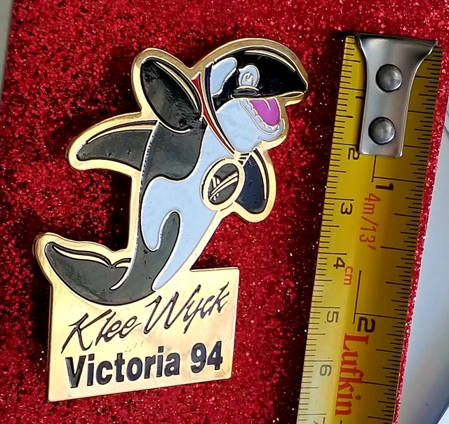 1994 VICTORIA COMMONWEALTH Games HUGE Klee Wyck Killer Whale Mascot pin ...