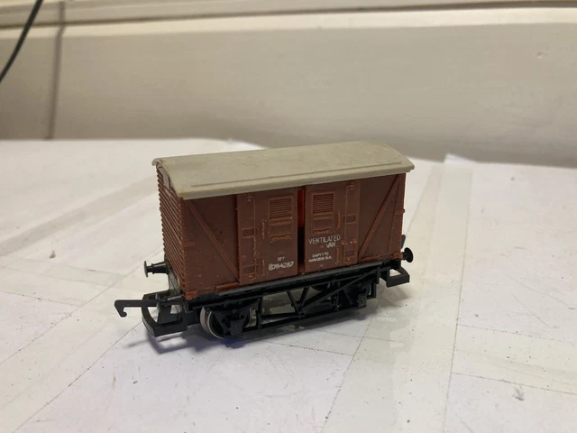HORNBY RAILWAYS R205 BR Ventilated Van OO Gauge Good Condition £6.00 ...