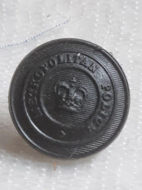 SMALL BLACK METROPOLITAN Police Uniform Button with QC 1952-present day ...