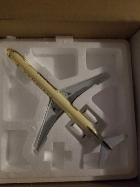 SAUDI ARABIAN MCDONNELL Douglas MD-90-30 1:200 Model Plane $190.50 ...