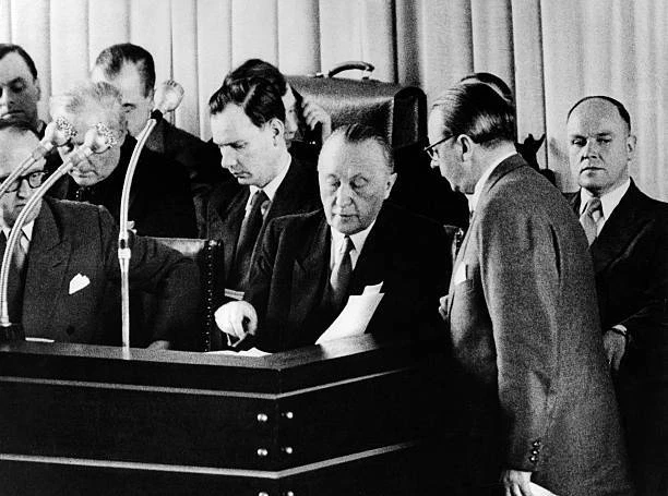ADENAUER, KONRAD POLITICIAN, CDU, FRGdenauer conversation Hein- 1953 ...