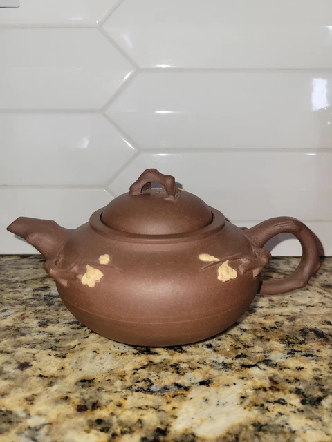 VINTAGE CHINESE YIXING ZISHA POTTERY CLAY TEAPOT TEA POT Signed SHUN ...