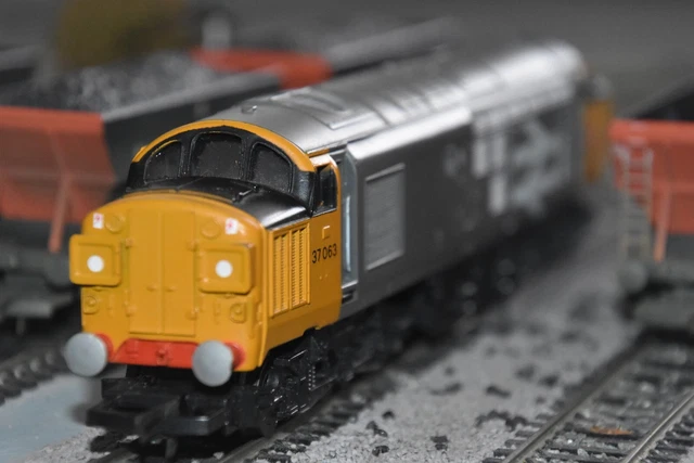 HORNBY R348 CLASS 37 37063 BR Railfreight Grey Large Logo vgc OO Gauge ...