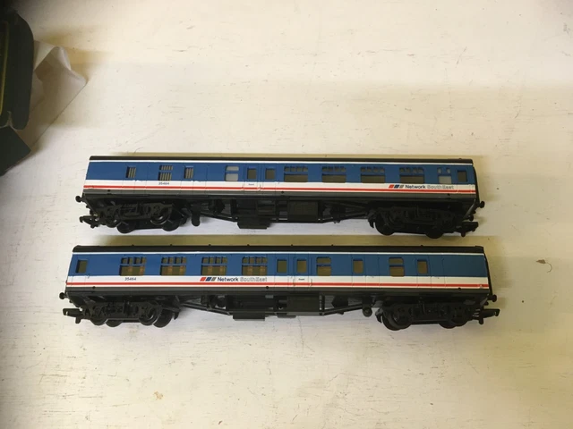 LOT..093Z....OO GAUGE REPLICA RAILWAYS MK1 NSE COACHES..X...2....35464 ...