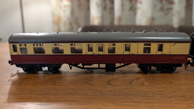 TRIANG M24001 R28 Passenger Coach Vintage Railway Train Carriage Guard ...
