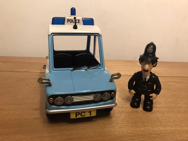 ( LARGE ) Postman Pats ( PC SELBY POLICE CAR) And Figure playset ...