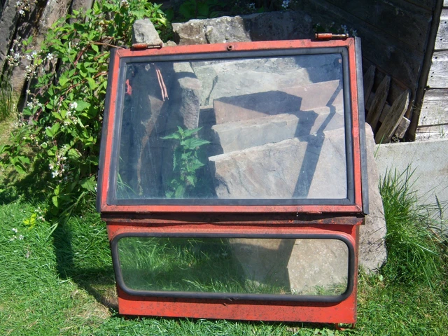 DUNCAN CAB REAR Window Assembly in Good condition for Classic Tractor £ ...