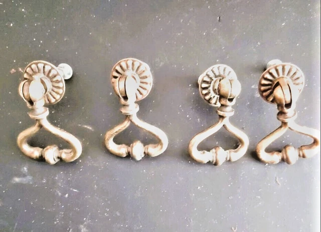 LOT DE 4 Poignees Tombante Porte De Meuble Ou Tiroir EUR 10,00 ... LOT DE 4 Poignees Tombante Porte De Meuble Ou Tiroir EUR 10,00 ...