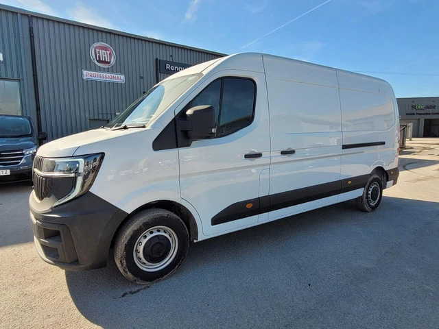 2025 RENAULT MASTER LM35 Blue dCi 150 Advance Medium Roof Van PANEL VAN ...