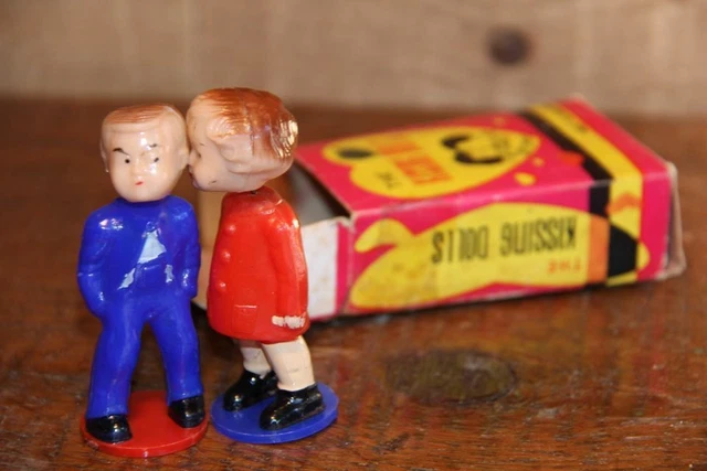 VINTAGE 1950 MAGNETIC Kissing Dolls Celluloid Plastic Toy Figurine ...