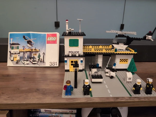 LEGO LEGOLAND: 381 Police Station With Helicopter and instructions. £30 ...