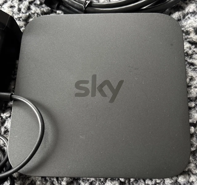 SKY STREAM PUCK with Remote, HDMI and Power. Model IP061-ef-ant £39.00 ...