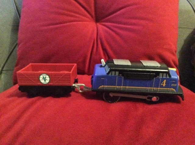 TOMY THOMAS THE Tank Engine & Friends Trackmaster Gustavo & Carriage ...