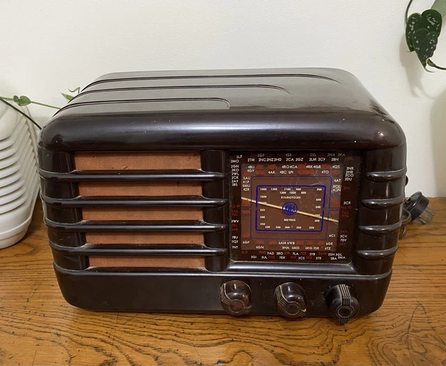 DECO VINTAGE 1940’S AWA RADIOLA 512M Bakelite 5 Valve Radio Nice ...