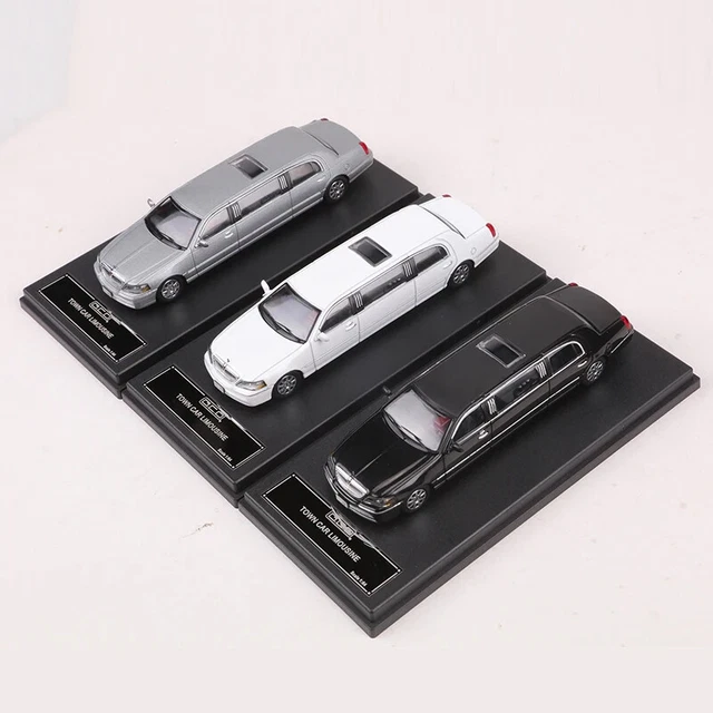 1:64 SCALE DIECAST Town Car Limousine Model EUR 91,19 - PicClick FR