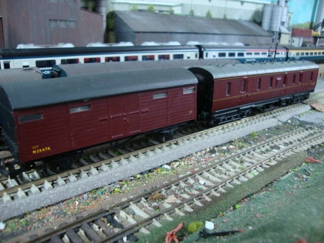 BACHMANN 50FT EX-MR Parcel van and kit built MR CCT, both in BR Maroon ...