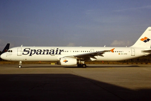 ORIGINAL 35MM COLOUR slide of Spanair Airbus A321-231 EC-HPM EUR 0,88 ...