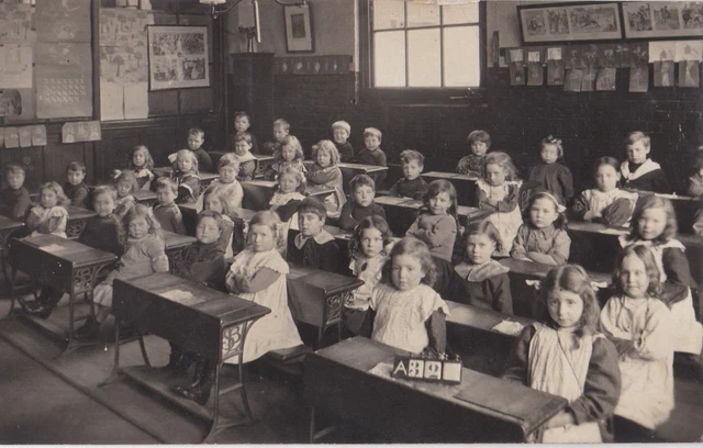 OLD SCHOOL PHOTO Children Classroom Desk Boy Girl Pinafore London Js26 ...