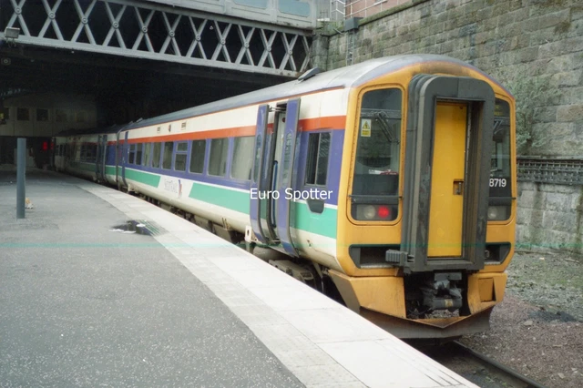 B264 35MM NEGATIVE Class 158 158719 Glasgow Queen Street c.2001 £2.54 ...
