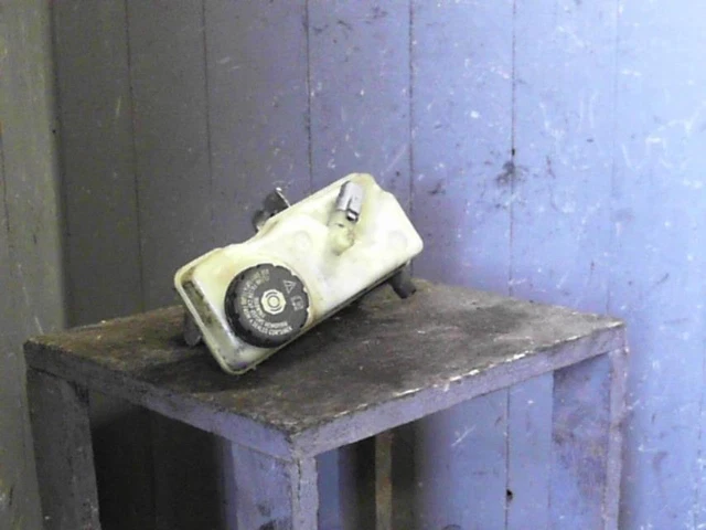 MAITRE CYLINDRE (FREINAGE) RENAULT MEGANE 2 7701207697 EUR 30,00 ...
