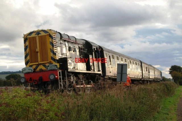 PHOTO CLASS 08 Shunter D3018 Horsenden Lane Crossing Bringing Up The ...